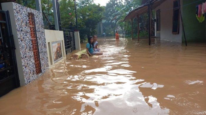 Tangani Banjir di Kudus, Bupati Hartopo Perintah untuk Penanganan Segera - Tribunjateng.com