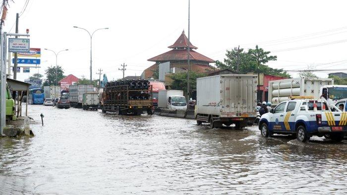 Kondisi Terkini Banjir Genuk Semarang, Kendaraan Sudah Bisa Melintasi ...