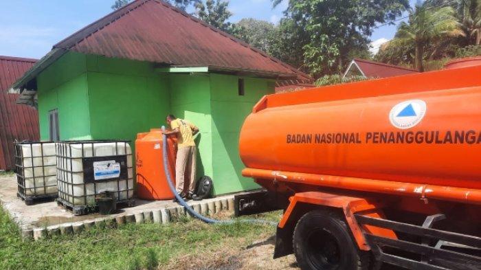 BPBD Cilacap Salurkan Bantuan 5.000 Liter Air Bersih untuk Warga Huntara Desa Karanggintung ...