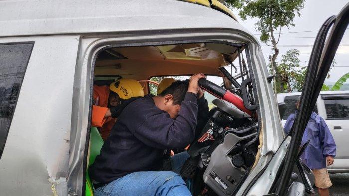 Kecelakaan Adu Banteng Truk vs Mini Bus di Kebumen, Seorang Sopir Terjepit Basarnas Turun Tangan ...