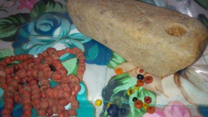 Berasal dari Zaman Megalitikum, Manik-manik di Lahan Bekas Karet Ini ...