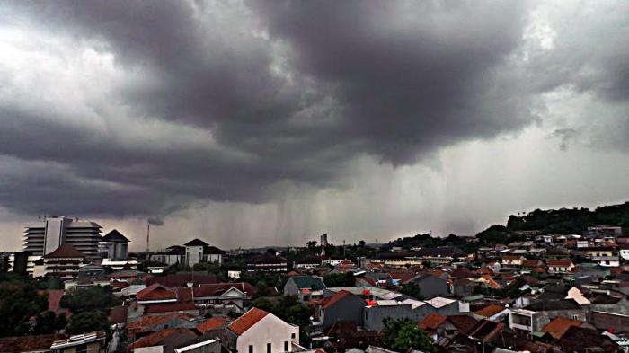 Penjelasan Resmi BMKG Semarang Soal Fenomena Angin Kencang di Jawa ...