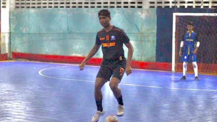 Jaga Kondisi, Bek PSIS Semarang Rio Saputro Jajal Olahraga Futsal ...