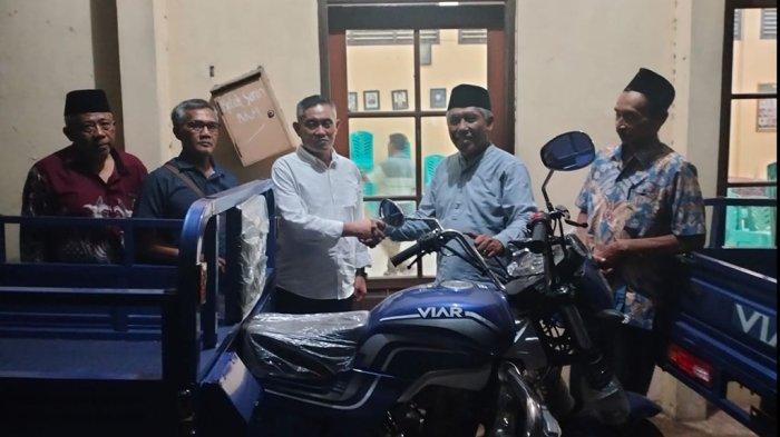 Pemdes Jati Kulon Terima 5 Unit Bentor Sampah Komisi C DPRD Kudus - Tribunjateng.com