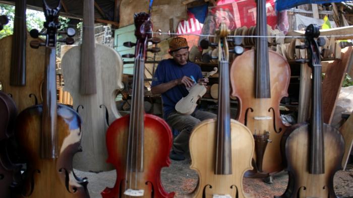Unik, Biola Kudus Ini Dibuat dari Bambu - Tribunjateng.com