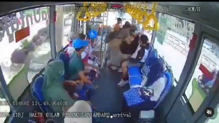 Detik-detik Wanita Dipukul Pria Tak Dikenal dalam BRT Banjarbaru - Tribunjateng.com