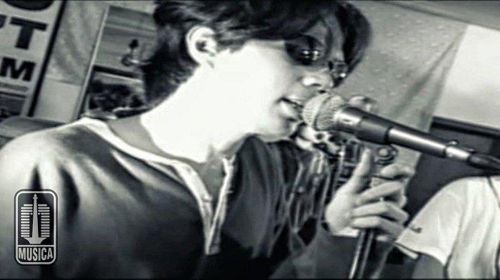 Lirik dan Chord Kunci Gitar Rindu Base Jam - Tribunjateng.com