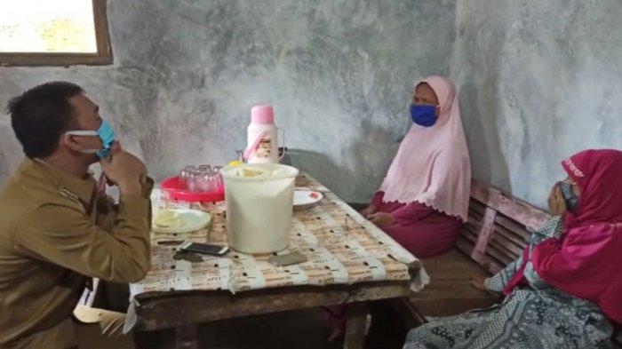 Cerita Waryu dan Yuriah Terharu Tak Sangka Utangnya Dilunasi Bupati ...
