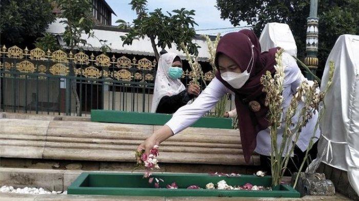 Bupati Eisti Ziarah ke Makam Sunan Kalijaga dan Kompleks Masjid Agung ...