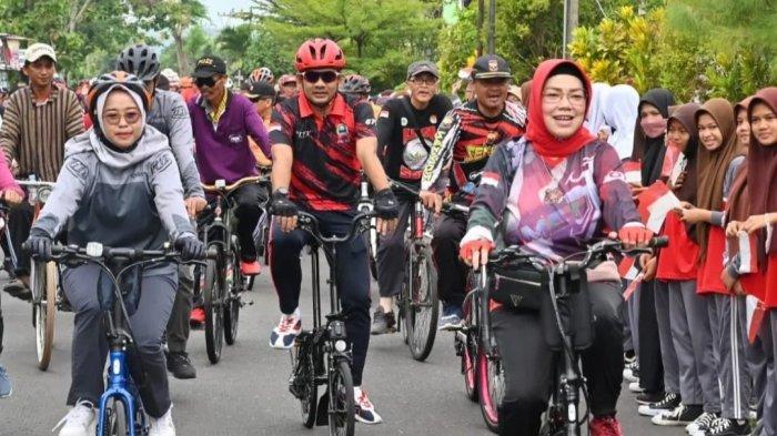 Jadi Agenda Rutin Tiap Jumat, Ini Muasal Gowes Bupati Sukoharjo Etik Suryani Keliling Desa ...