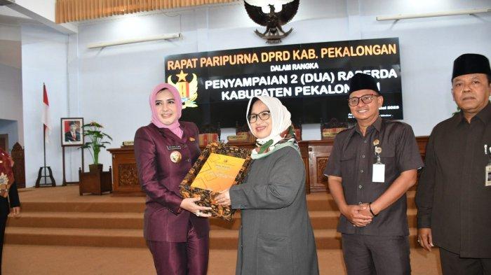 Bupati Pekalongan Fadia Arafiq Sampaikan Raperda Pertanggungjawaban APBD 2022 - Tribunjateng.com