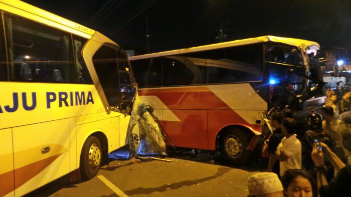Bus Laju Prima Menyalip Lalu Rem Blong dan Kecelakaan Beruntun Tabrak ...