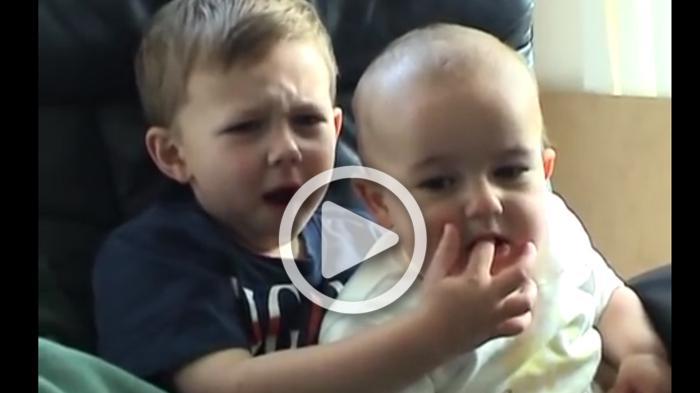 Ingat Balita yang Gigit Jari Kakaknya di Video Charlie Bit My Finger ...