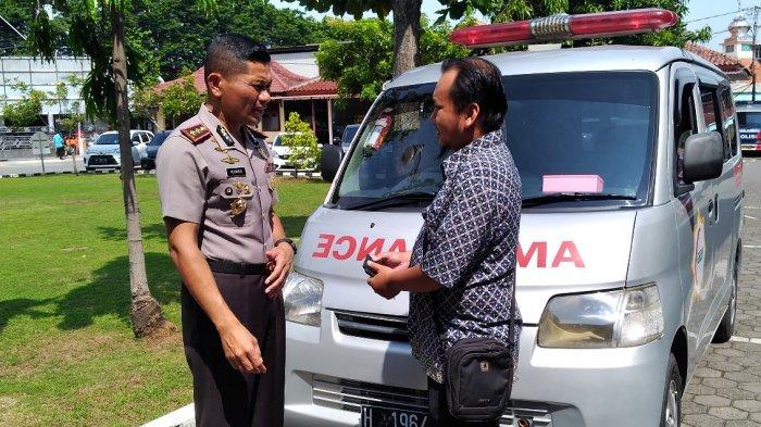 Konyol, Karno Curi Mobil Ambulans Saat Mabuk Jamur Kotoran Sapi ...