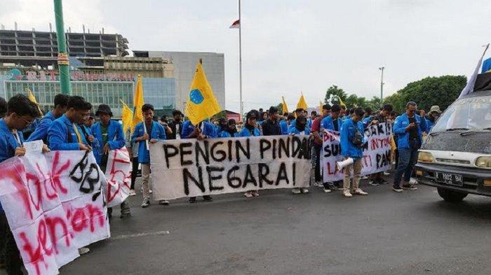 Demo Tolak Kenaikan Harga BBM di Banyumas Masih Berlanjut, Ratusan Kelompok PMII Temui Bupati ...