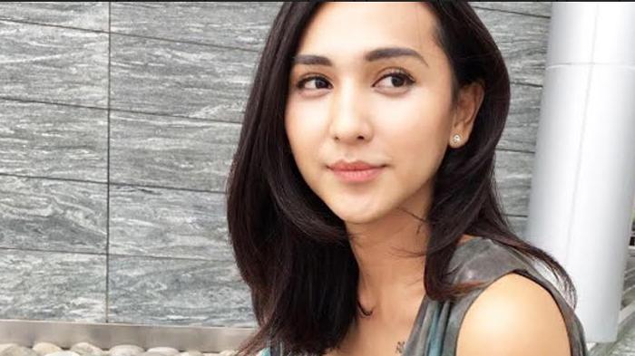 Dena Rachman Ungkap Hubungannya dengan Keluarga Setelah Ia Putuskan Jadi Transgender ...