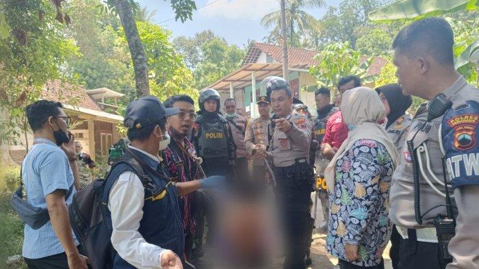 Detik-detik Menegangkan Polisi TNI Amankan ODGJ yang Ancam Warga Pakai Besi di Semarang ...