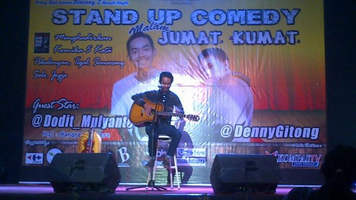 Ingusan, Dodit Stand up Comedy Minta Tisu dari Penonton - Tribunjateng.com