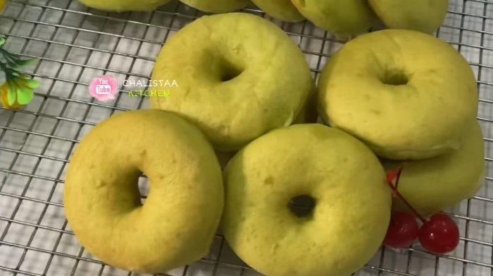 Cara Membuat Donat Pandan Empuk Mengembang dan Lembut di Dalam ...