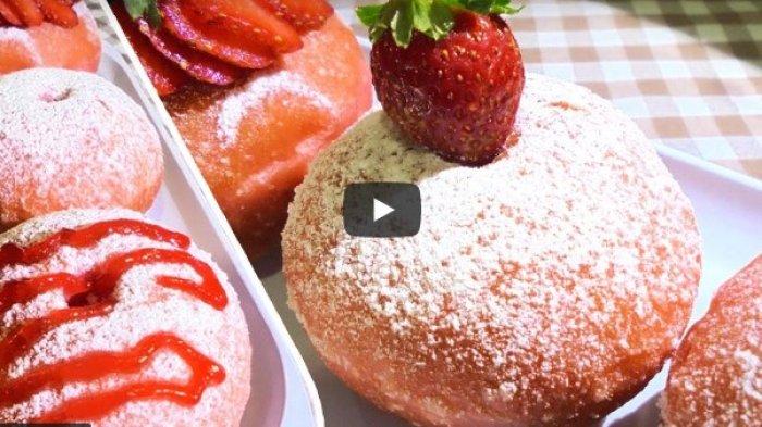 Cara Membuat Donat Rasa Strawberry Kesukaan Anak-anak - Tribunjateng.com