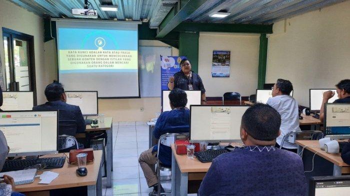 FTIK USM Semarang Beri Pelatihan Digital Marketing untuk Pelaku Penata ...