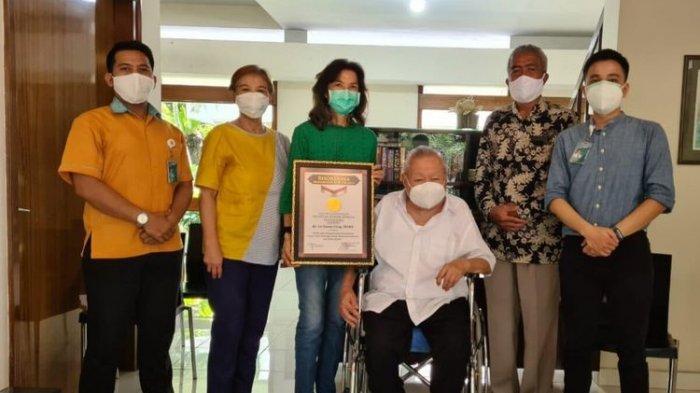 Inilah Sosok Lo Siauw Ging Dokter Solo Tak Pernah Pungut Biaya Berobat ... Inilah Sosok Lo Siauw Ging Dokter Solo Tak Pernah Pungut Biaya Berobat ...