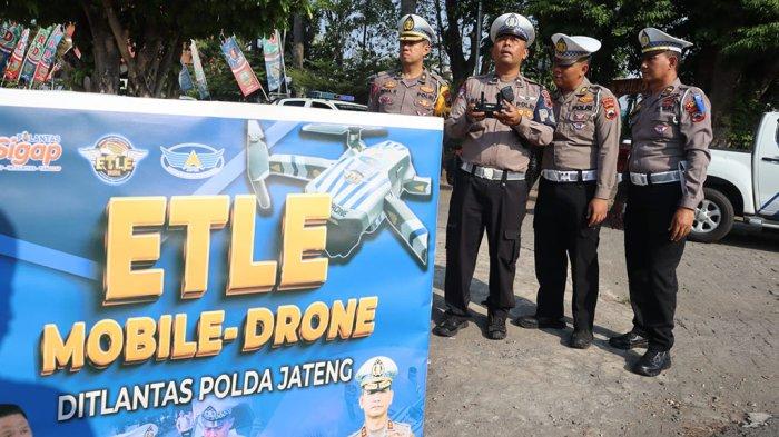 Polres Kudus Tilang Pelanggar Lalu Lintas Pakai Drone ETLE saat Operasi Zebra Candi 2023 ...