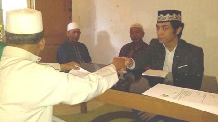 Merasa Dikhianati Aktor Roman Picisan, Elryan Carlen, Wanita Ini ...