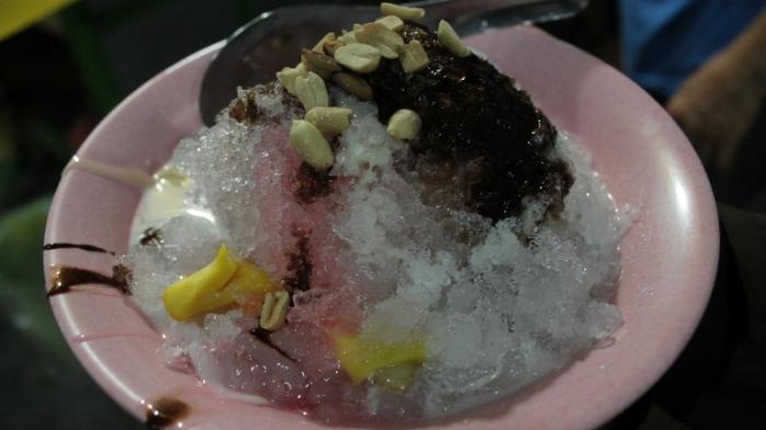 Es Campur di Warung Es Marem Benar-benar Membuat Pembeli Puas ...