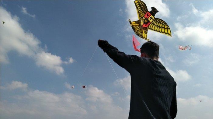 Sambut Kemerdekaan, Warga Jepara Gelar Festival Menerbangkan Layang ...