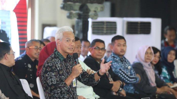 Ganjar Minta Pemkab dan DPRD Demak Satu Pikiran Tentang Tanggul Laut ... Ganjar Minta Pemkab dan DPRD Demak Satu Pikiran Tentang Tanggul Laut ...