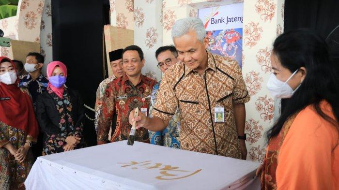 Buka Pameran Batik, Ganjar: Pekalongan Harus Jadi Pusat Batik Dunia ...
