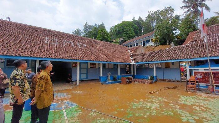Masuk Kawasan Rawan Bencana, SMPN 1 Jenawi Direlokasi? Disdikbud ...