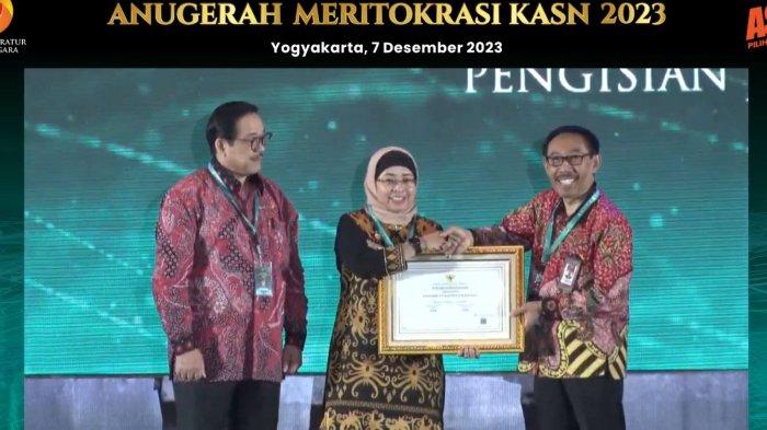 Selamat! Pj Bupati Batang Lani Sabet Dua Penghargaan Meritokrasi KASN 2023 - Tribunjateng.com