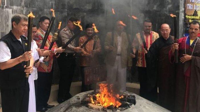 Umat Buddha Ambil Api Dharma Waisak di Mrapen - Tribunjateng.com