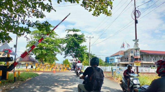 Kisah Pak Riyanto Penjaga Rel, Selamatkan Pengendara Hingga Ia Harus ...