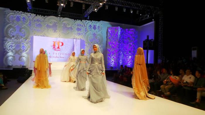 Ini Ciri Khas Muslim Wedding Gown Rancangan Ina Priyono - Tribunjateng.com