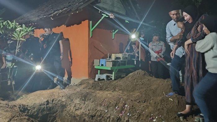 Terekam Kamera, Aktivitas Ajudan Kapolda Kaltara Sebelum Ditemukan Tewas, Sempat Pinjam Sandal ...