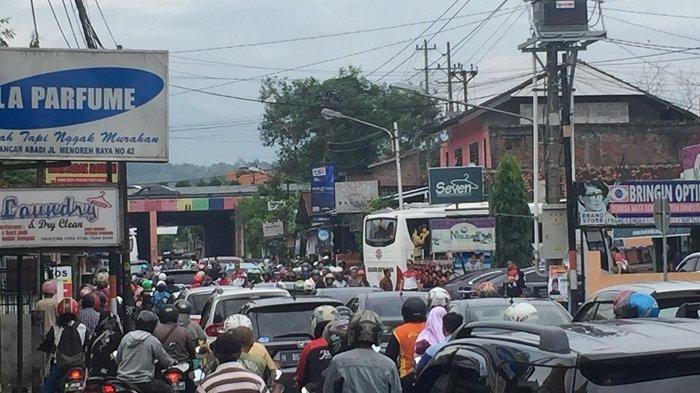 Arus Lalu Lintas di Sampangan hingga Trangkil Semarang Sempat Macet ...
