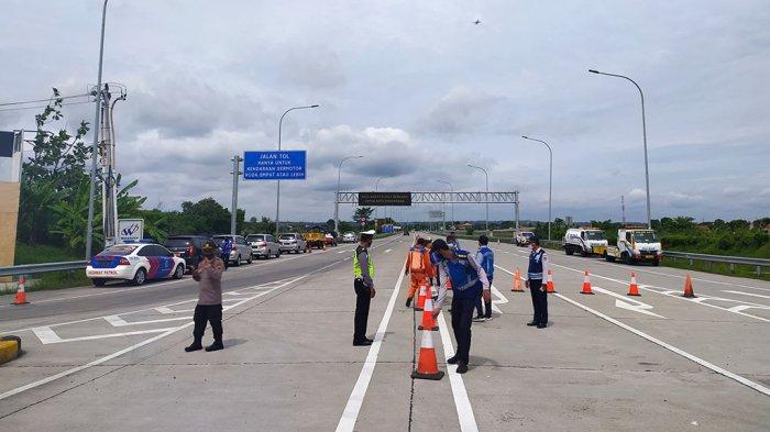 Arus Lalu Lintas Tol Karanganyar Masih Sepi Jelang Malam Pergantian ...