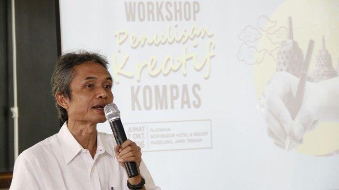 Puisi Orang Sibuk yang 24 Jam Sehari Berkantor di Ponselnya Joko Pinurbo - Tribunjateng.com