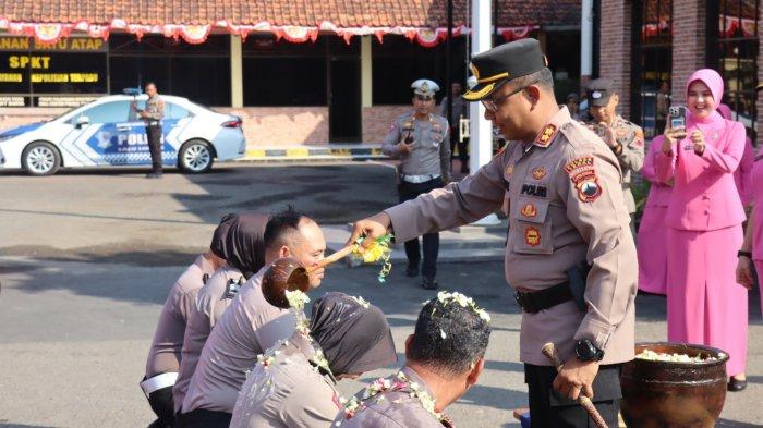 Pimpin Upacara Kenaikan Pangkat Anggota Tahun 2023, Kapolres Tegal Ingatkan Tentang Hal Ini ...