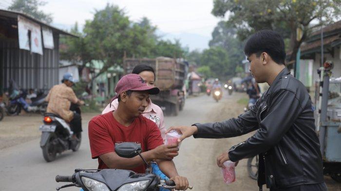 Karang Taruna Desa Lahar Pati Bagikan Takjil dan Santuni Puluhan Anak Yatim - Tribunjateng.com