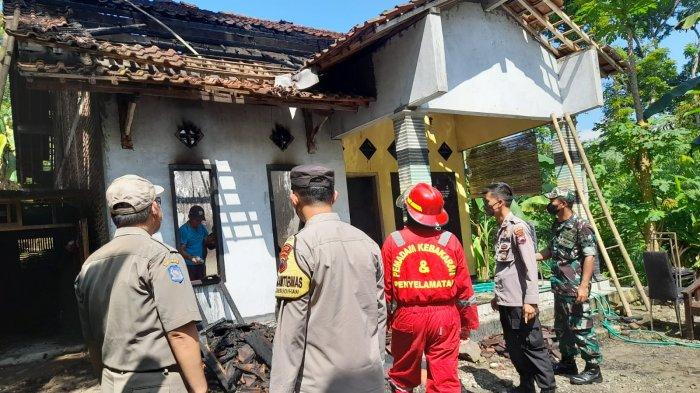 Kebakaran Rumah Warga Kesugihan, Korsleting Listrik - Tribunjateng.com