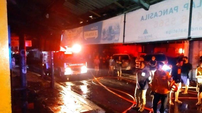 BREAKING NEWS: Kebakaran Terjadi di Ruko Bakso dan Soto Pak Man ...