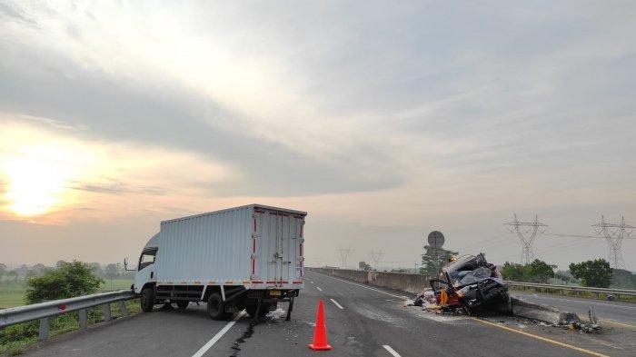 Kecelakaan di KM 322 Tol Pemalang, 5 Orang Luka-luka - Tribunjateng.com
