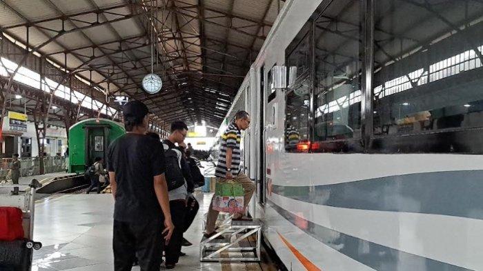 Penumpang Turun di Stasiun Purwokerto di Hari Libur Iduladha Alami ...