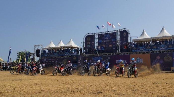 300 Crosser Ikuti Kejurnas Grasstrack Motocross Kasal Cup 2023 di Tegal ...