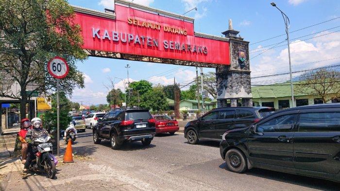 Kemacetan Panjang Terjadi di Jalur Non Tol Kota Semarang, Tri : Mobil ...
