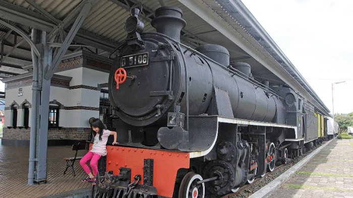 Menguji Keperkasaan Lokomotif Tua di Atas Jalur Rel Bergerigi, Hanya ...
